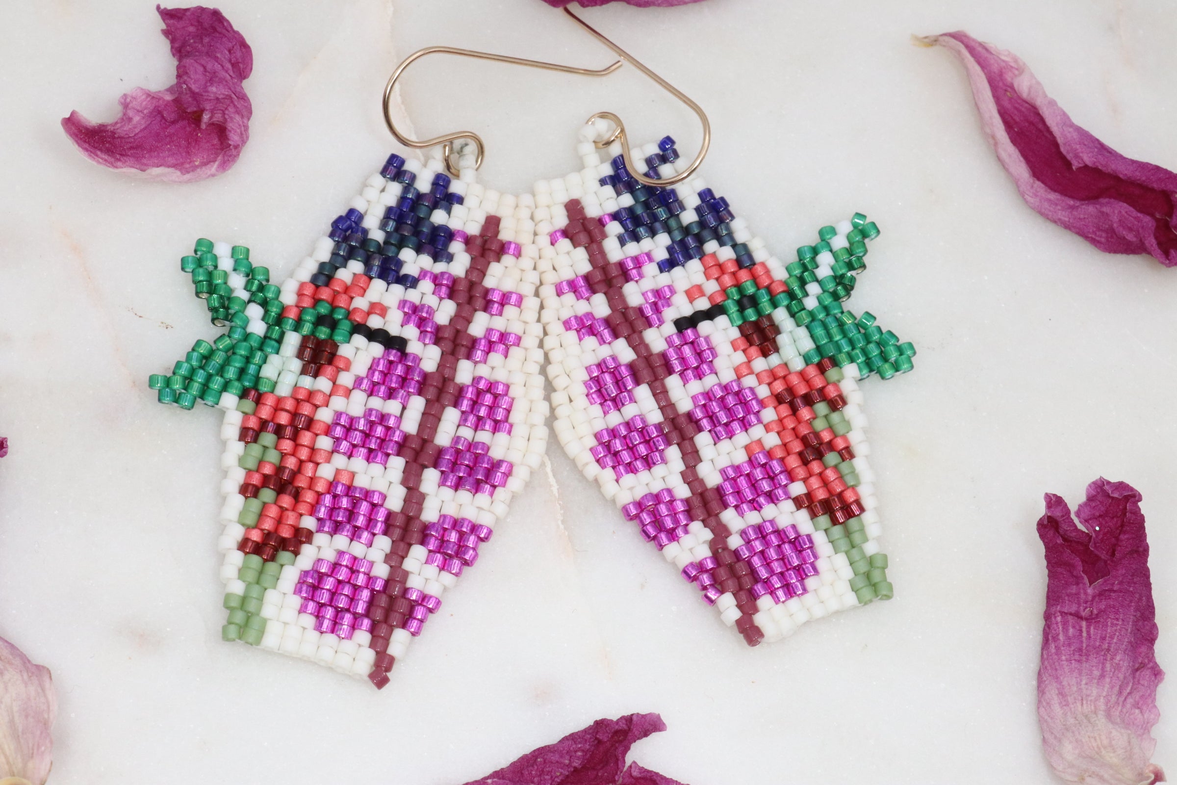Ruby Throated Hummingbird & Wildflower Beaded Earrings – WhimsyBeadworks